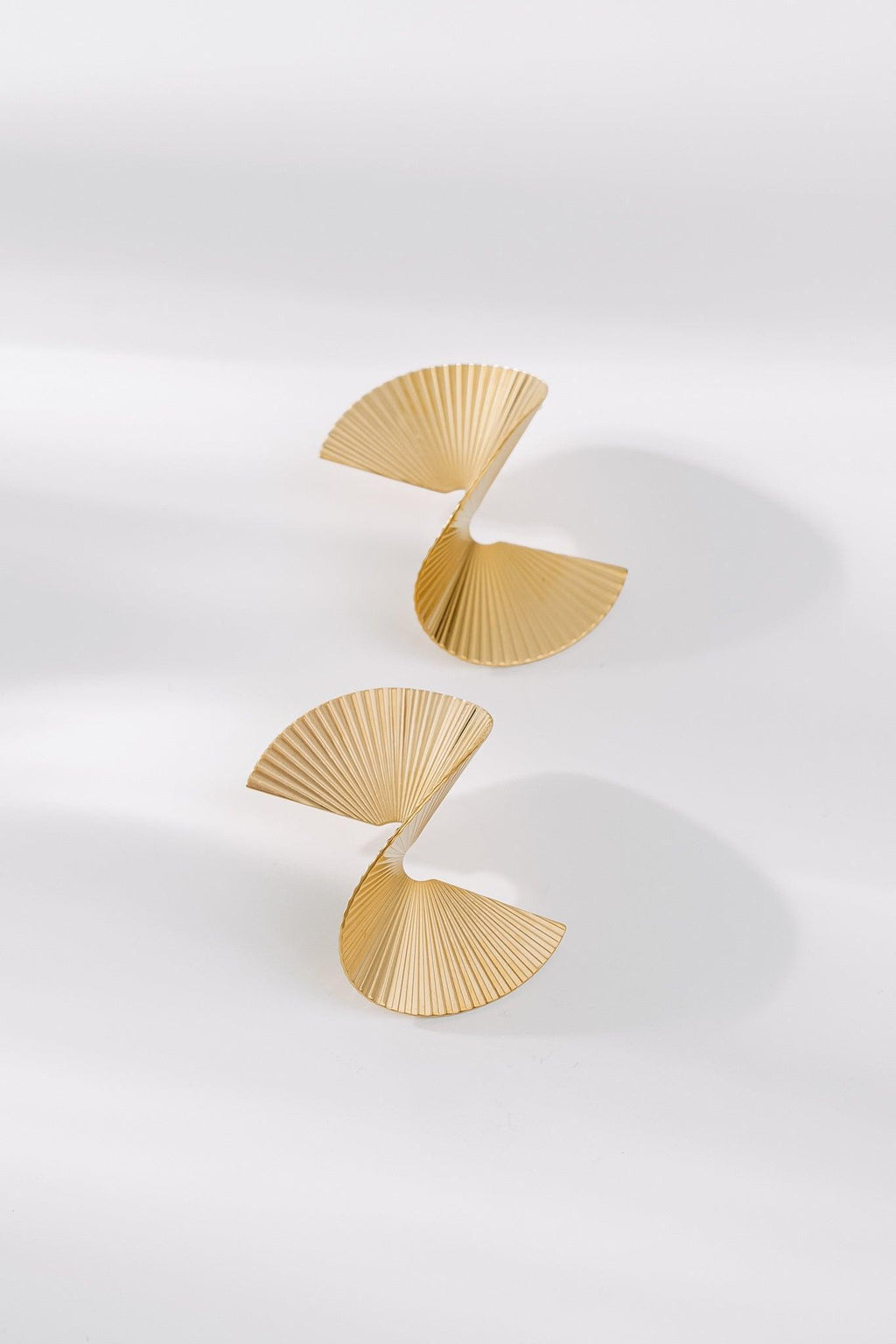 LEO SPIRAL | STUD – One Dame Lane